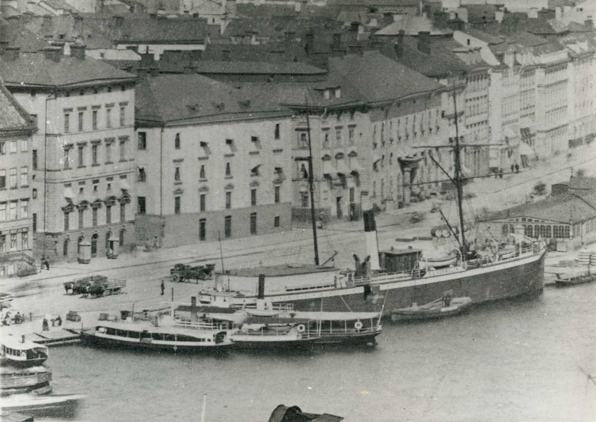 Passagerarångfartyget S/S Samuel Gustaf Hermelin av Luleå liggande vid ...