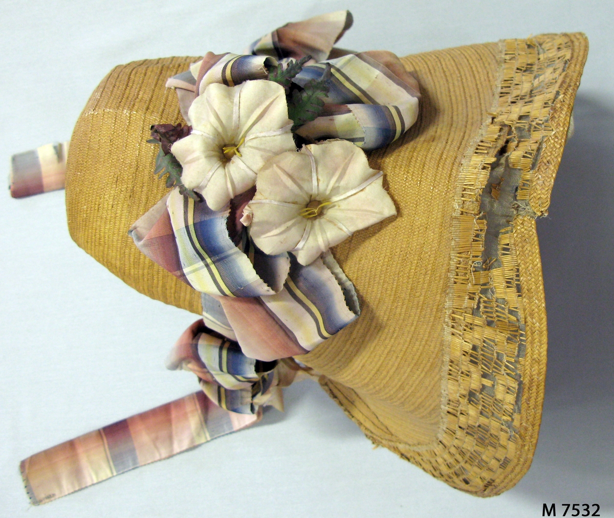 Stråhatt - Kulturparken Småland / Smålands museum / DigitaltMuseum