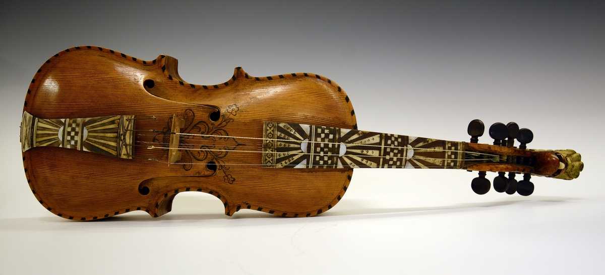 Hardingfele - Telemark museum / DigitaltMuseum