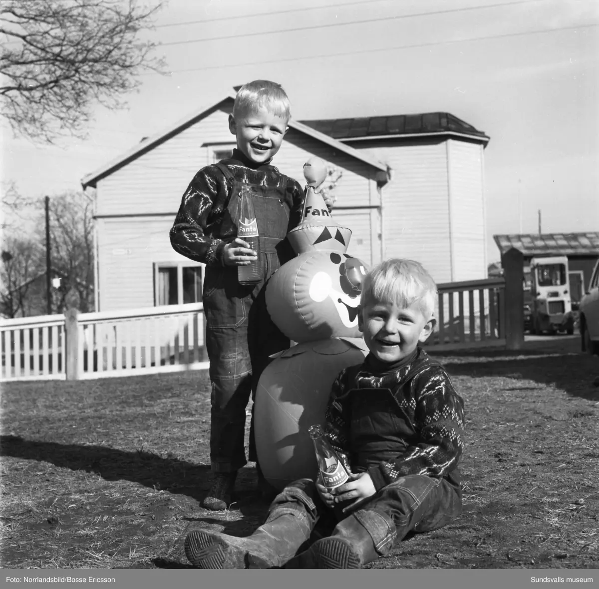 Reklambilder för nya läskedrycken Fanta. Bild 1-2 fotograferade ungefär ...
