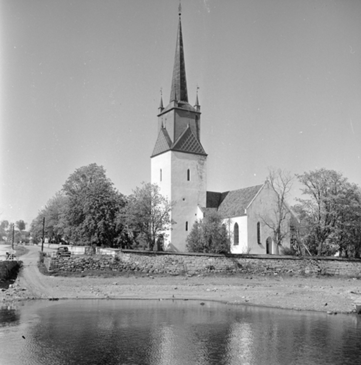 Nes kirke, Tingnes, Hedmark. Før restaurering av vindusnisjer. - Anno ...